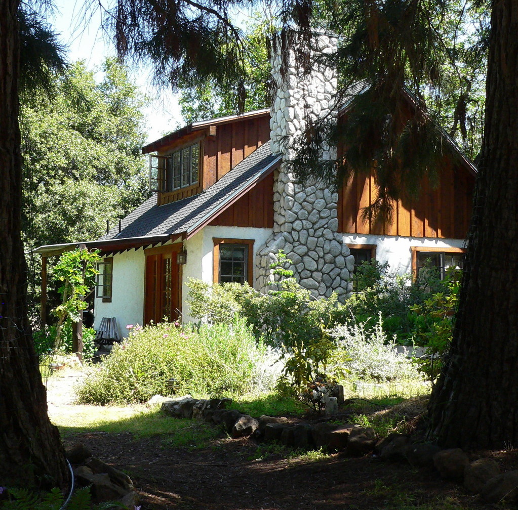 Yosemite National Park lodging cabins near close to Yosemite National Park